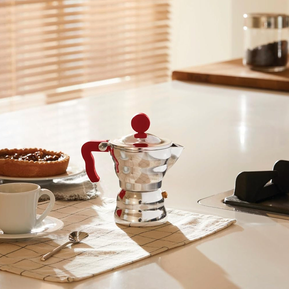 Cafetera de aluminio fundido Moka Alessi – Claudia&Julia