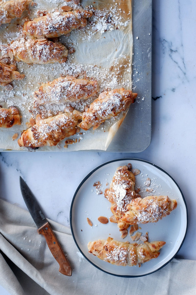 Mandel-Croissants (wie man mit Frangipane-Creme gefüllte Croissants he ...