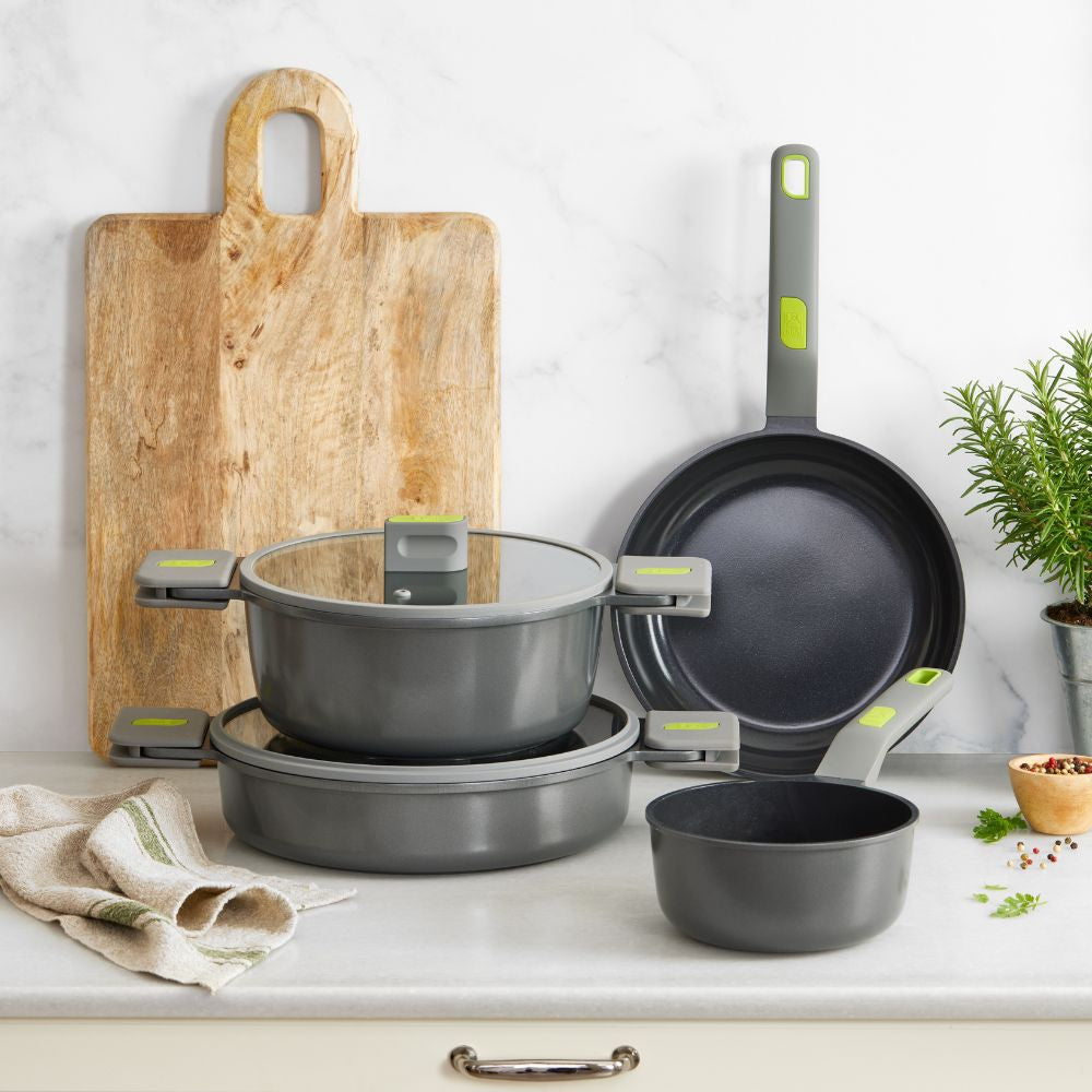 Non-stick pans and BRA kitchen utensils – Claudia&Julia