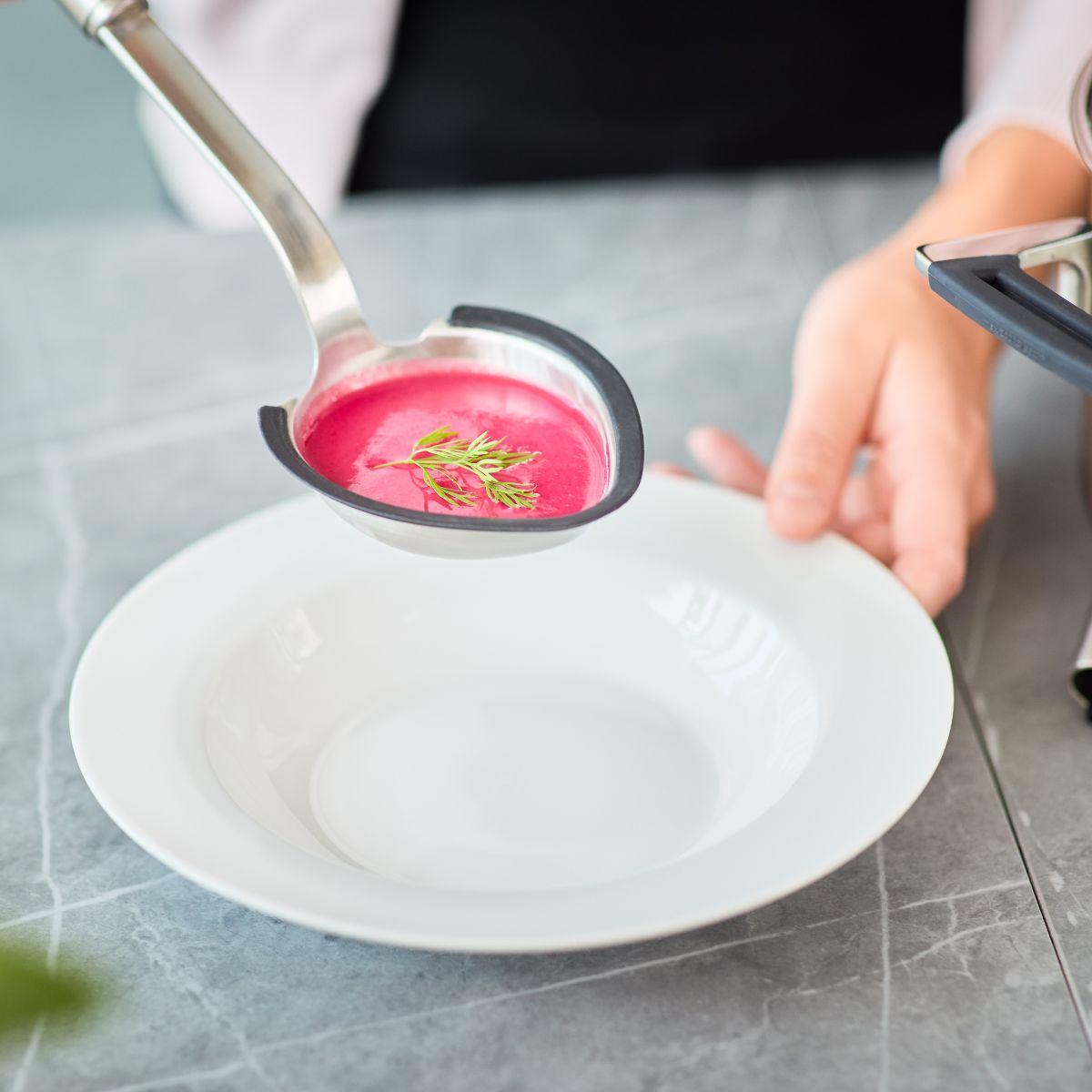 Rösle Stainless Steel Serving Spoon with Silicone Edges – Claudia&Julia