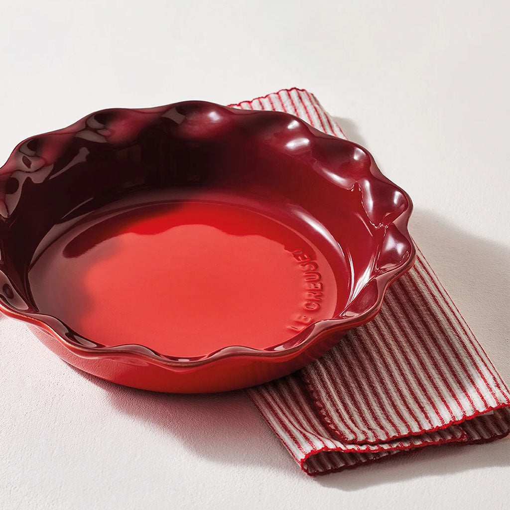 Le Creuset Heritage Round Ceramic Cake Pan – Claudia&Julia